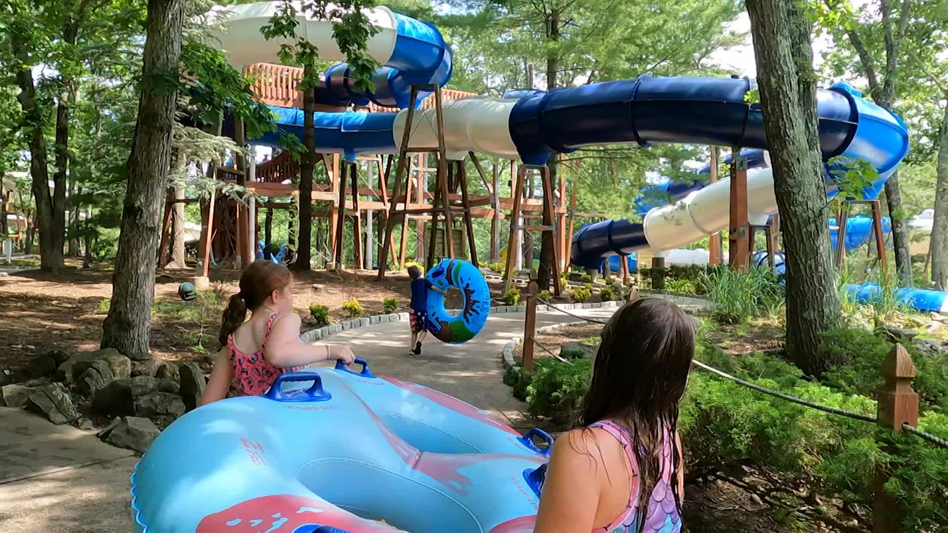 East End Full Show: Splish Splash, Patty's Berries & Bunches, Pridwin Hotel