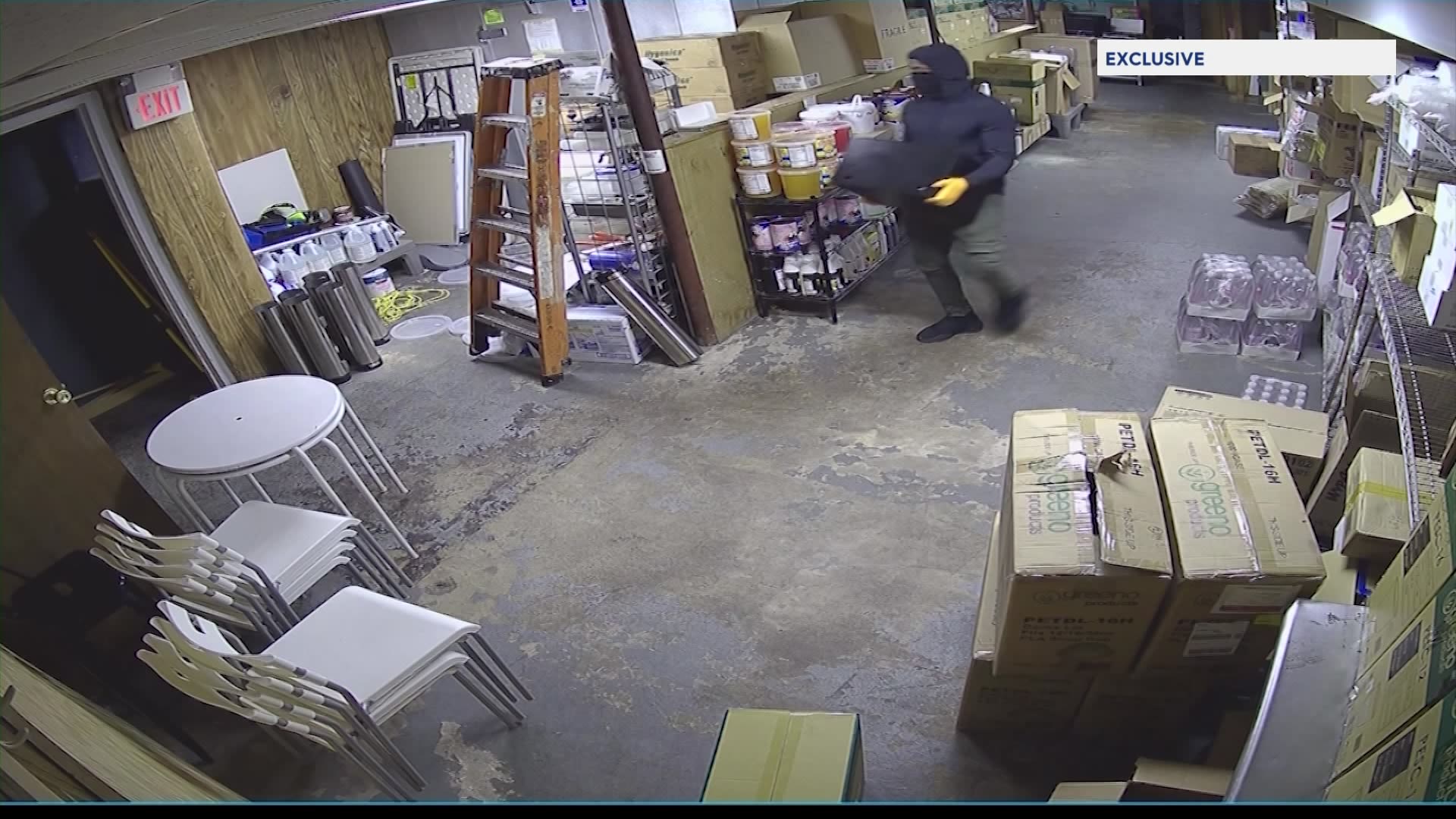 Caught on camera: Thief stole safe from 16 Handles in Jericho, owner says