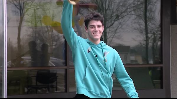 'Grinding and fighting.' Jericho HS quarterback celebrates being cancer ...