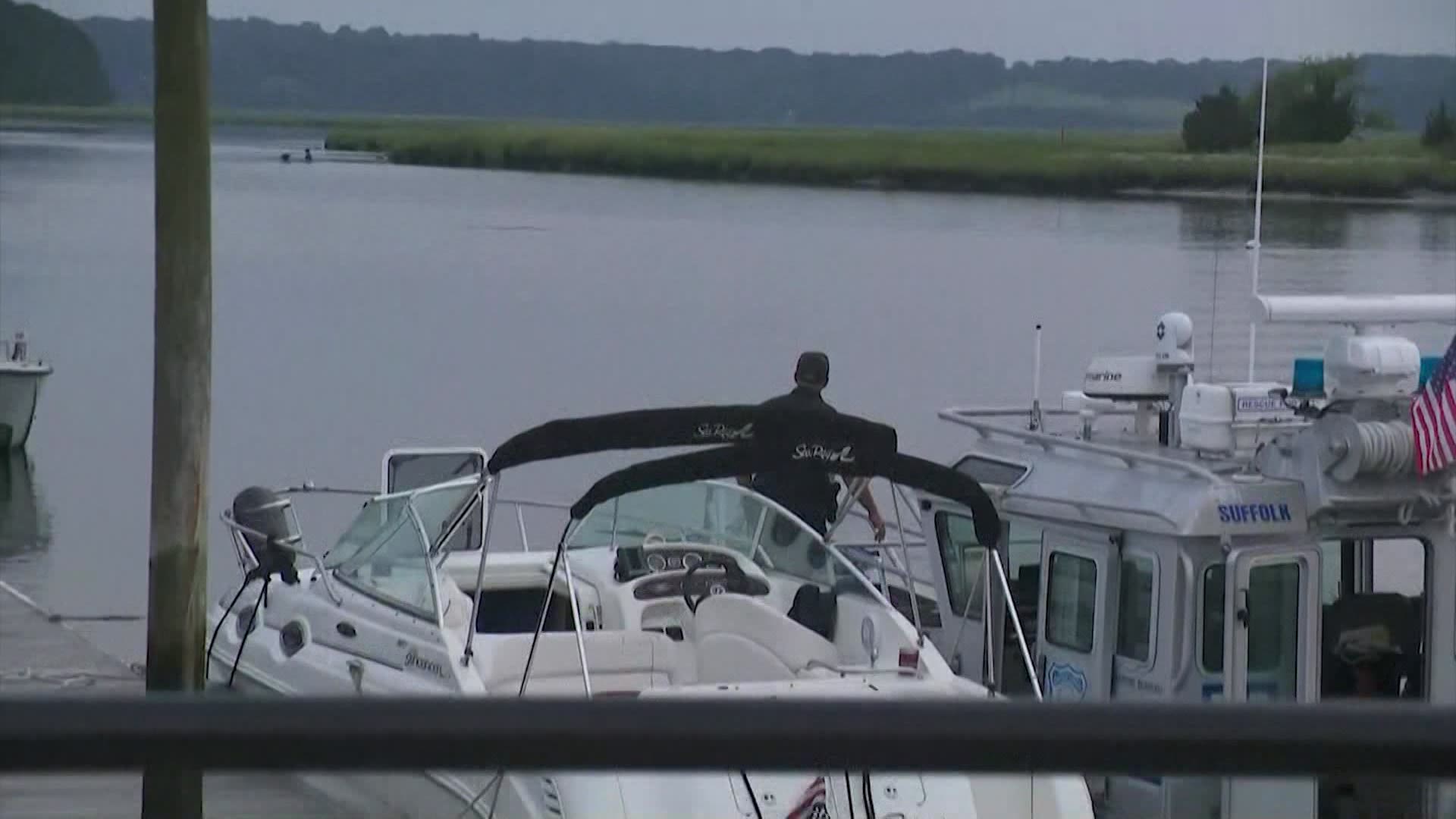 Police: 2 seriously injured in boat explosion off North Shore