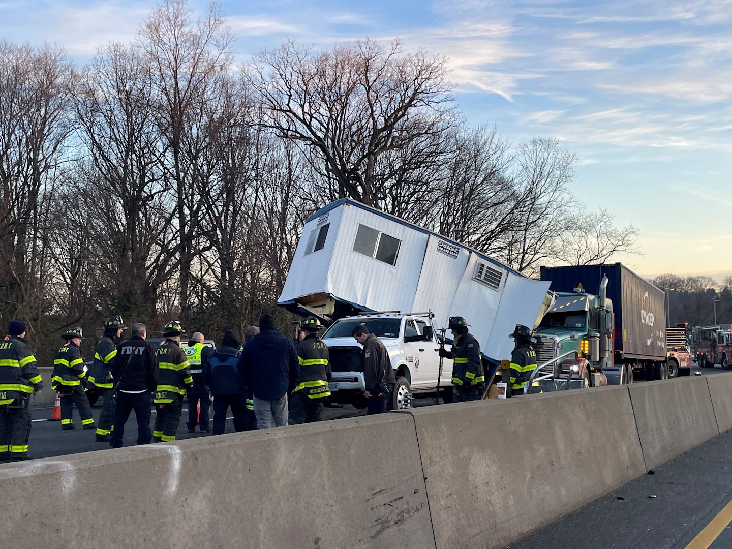 Crash on LIE near Cross Island Parkway causes major backups into Nassau
