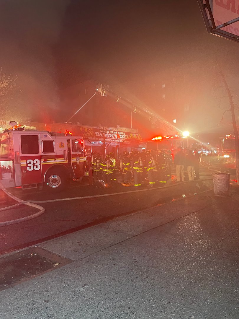 FDNY battles massive overnight deli fire in Kingsbridge; 1 person injured