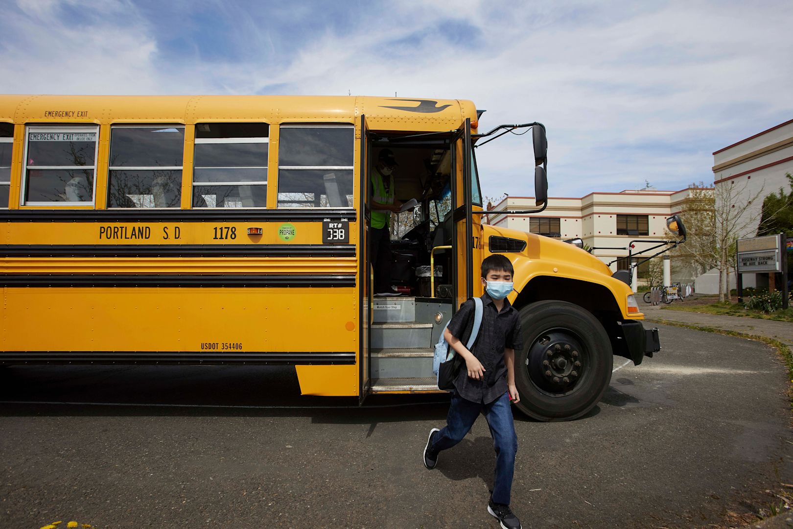 School buses and students are on the road! These 5 tips for drivers ...