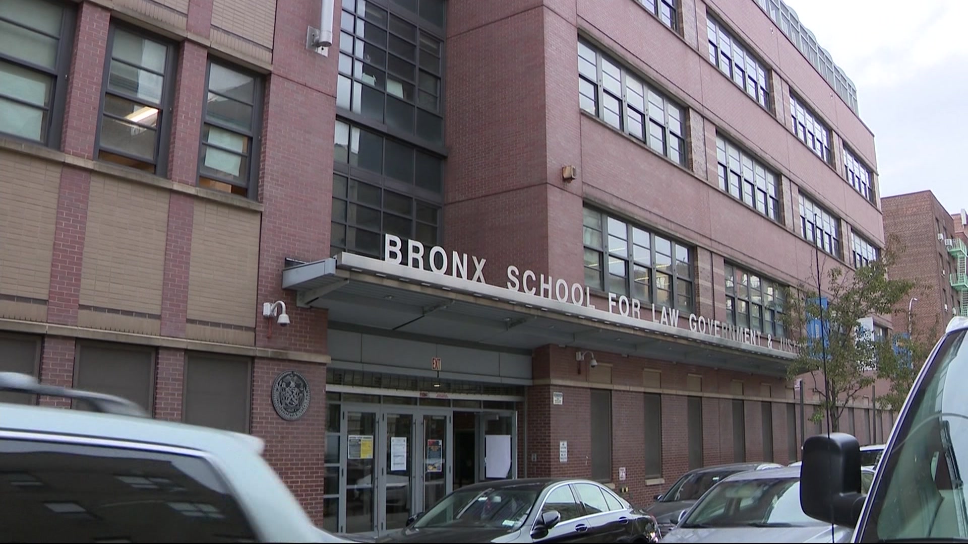 Police: Teen stabbed near Bronx school, 15-year-old in custody