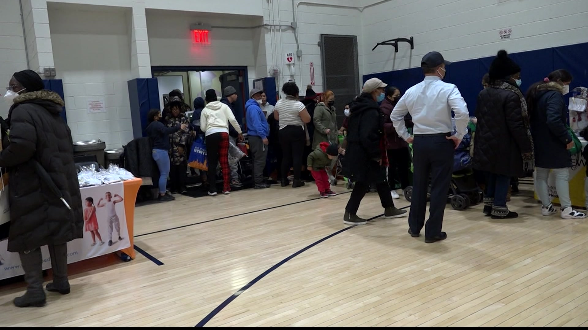 Migrant families, children receive toys for the holidays