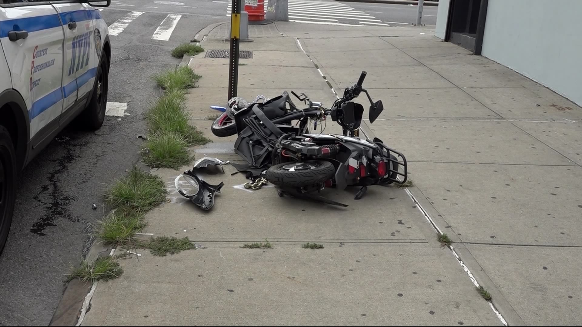 NYPD: 19-year-old man fatally struck in crash at Sunset Park