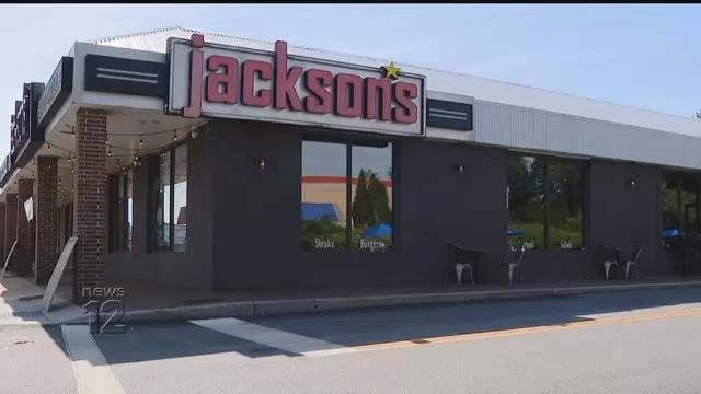 Jackson’s in Commack brings major league meals and movies this summer