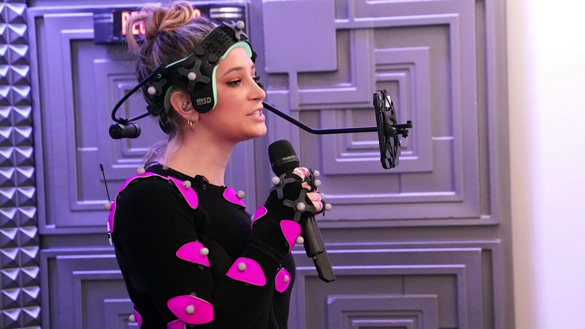 Long Island singer fights for $100,000 prize on national singing show