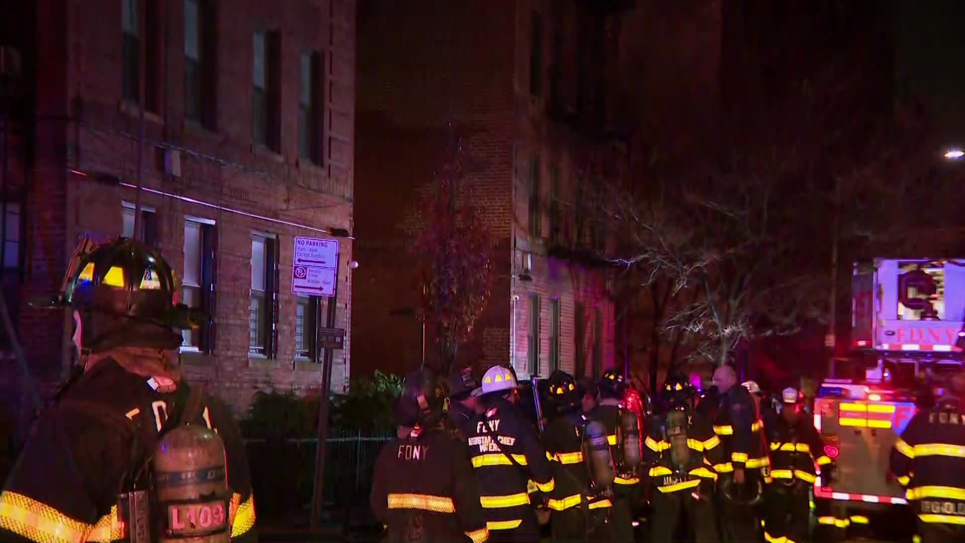 FDNY: 4-alarm fire breaks out at top of Flatbush apartment building