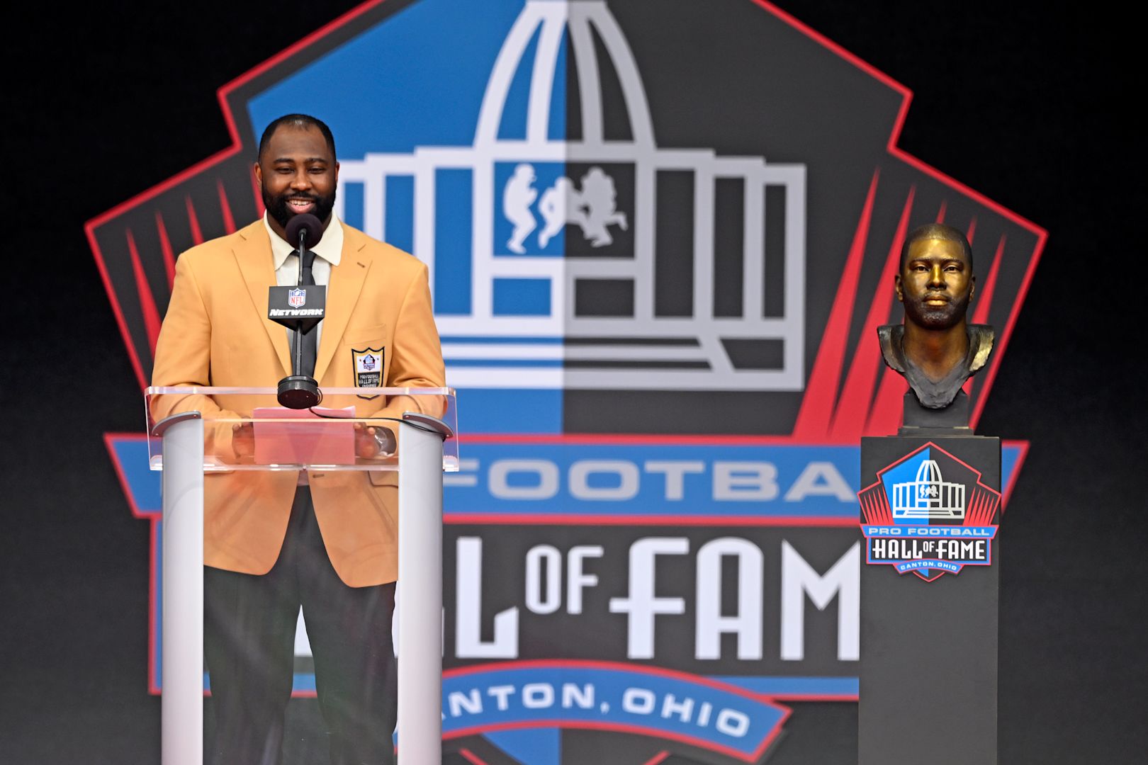Darrelle Revis takes his island to the Pro Football Hall of Fame