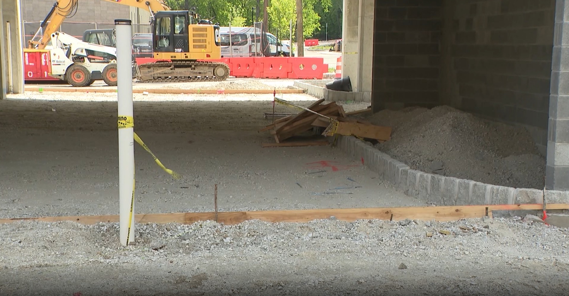 Stair collapse injures 2 people in Fairfield