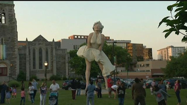 26-foot tall statue gives church a view of Marilyn Monroe’s backside