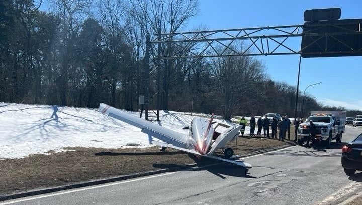 'It definitely felt like a movie.' Eyewitness describes small plane ...