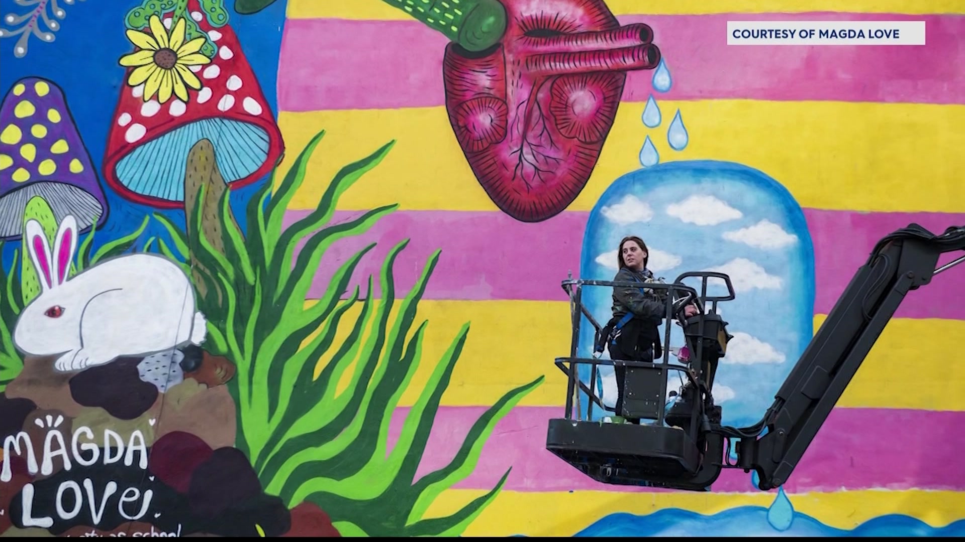 'Magda Love': Latina artist makes larger than life murals part of NYC ...