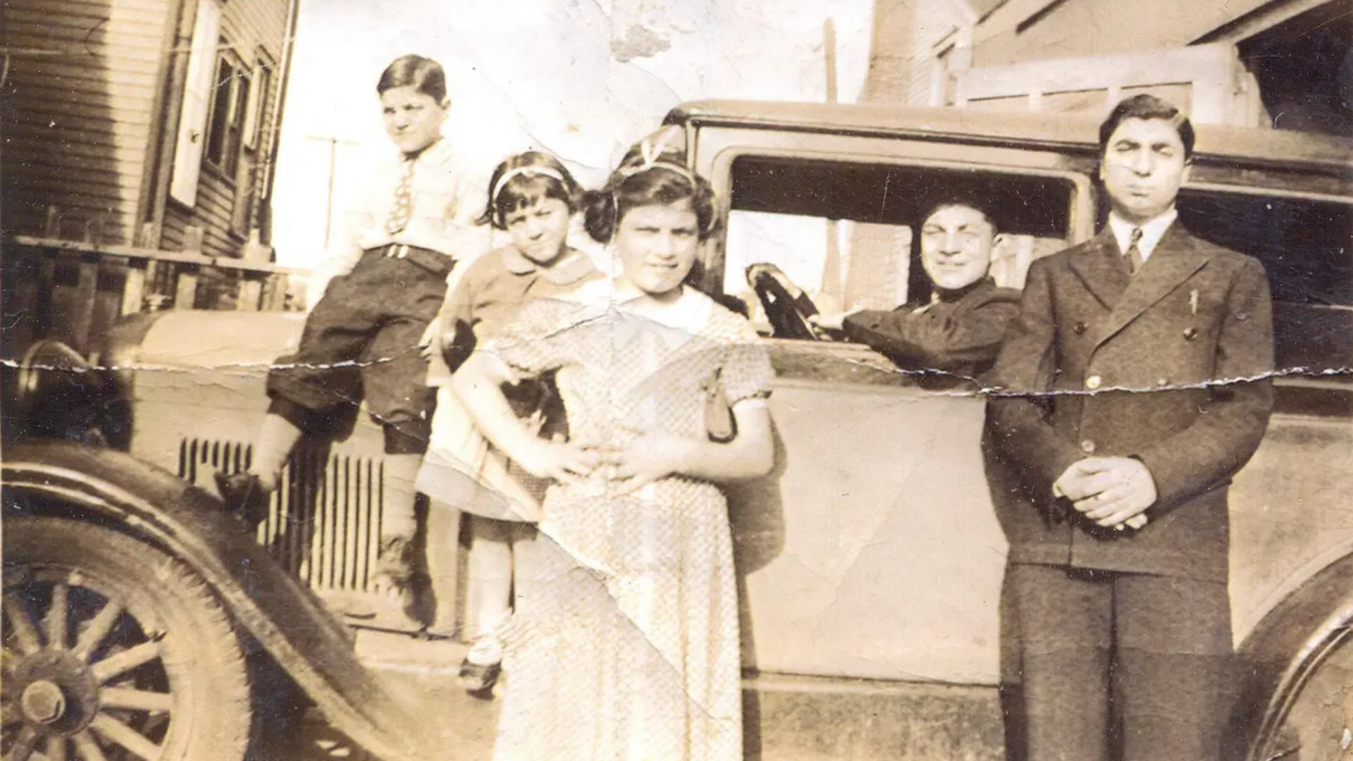 'I'd never thought I'd make it.' 103-year-old saxophonist, WWII vet from Floral Park reflects on ...