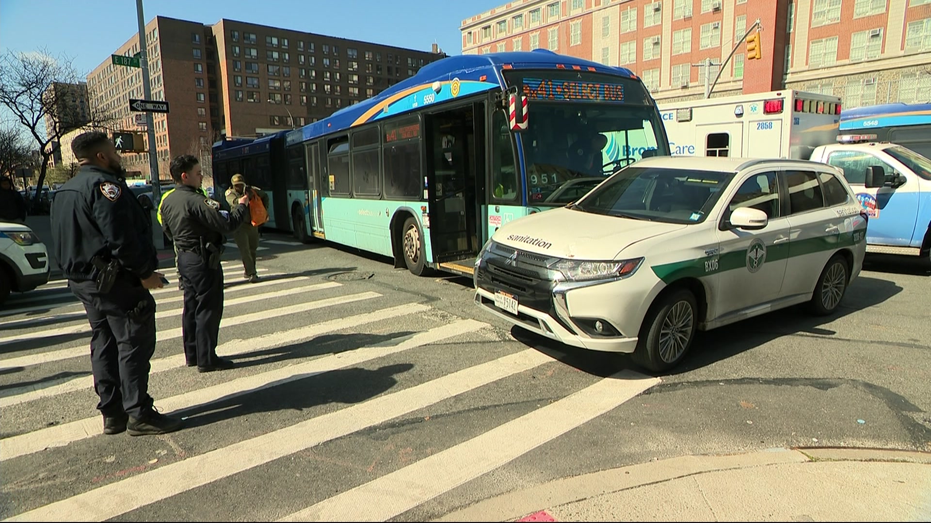 News 12 | Bronx | Fdny 16 People Injured In Collision Between Mta Bus ...