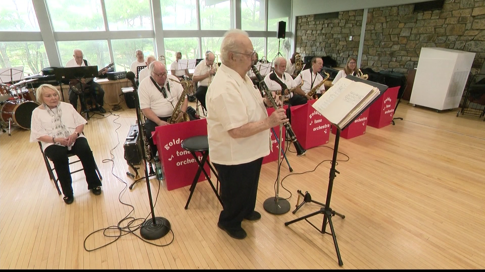 102-year-old conductor of Golden Tone Orchestra directs his final ...