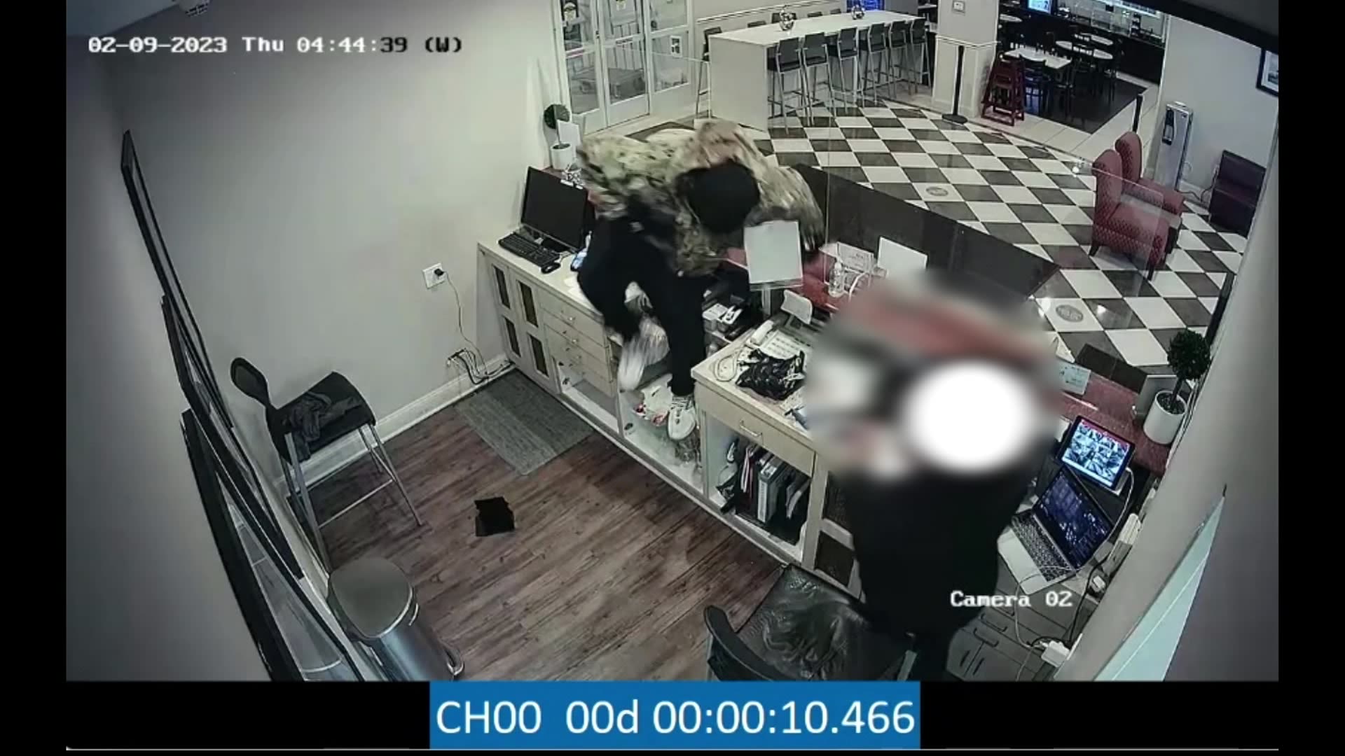 Police Release Video Of Suspect In Knifepoint Robbery At Massapequa Hotel