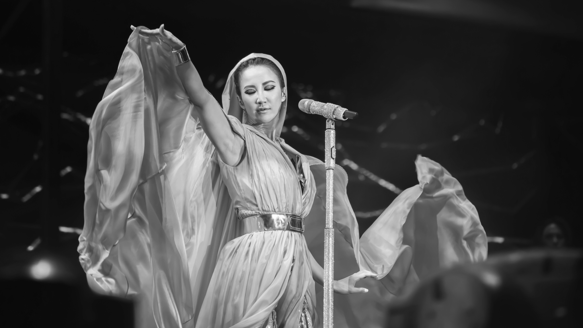 Coco Lee, 'Crouching Tiger, Hidden Dragon' and 'Mulan' Singer, Dies at ...