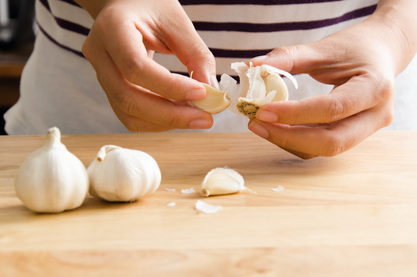 How to Peel Garlic: 4 Ways to Peel Garlic - 2025 - MasterClass