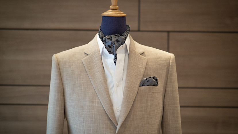 How to Wear an Ascot: 4 Tips for Styling Ascots - 2025 - MasterClass