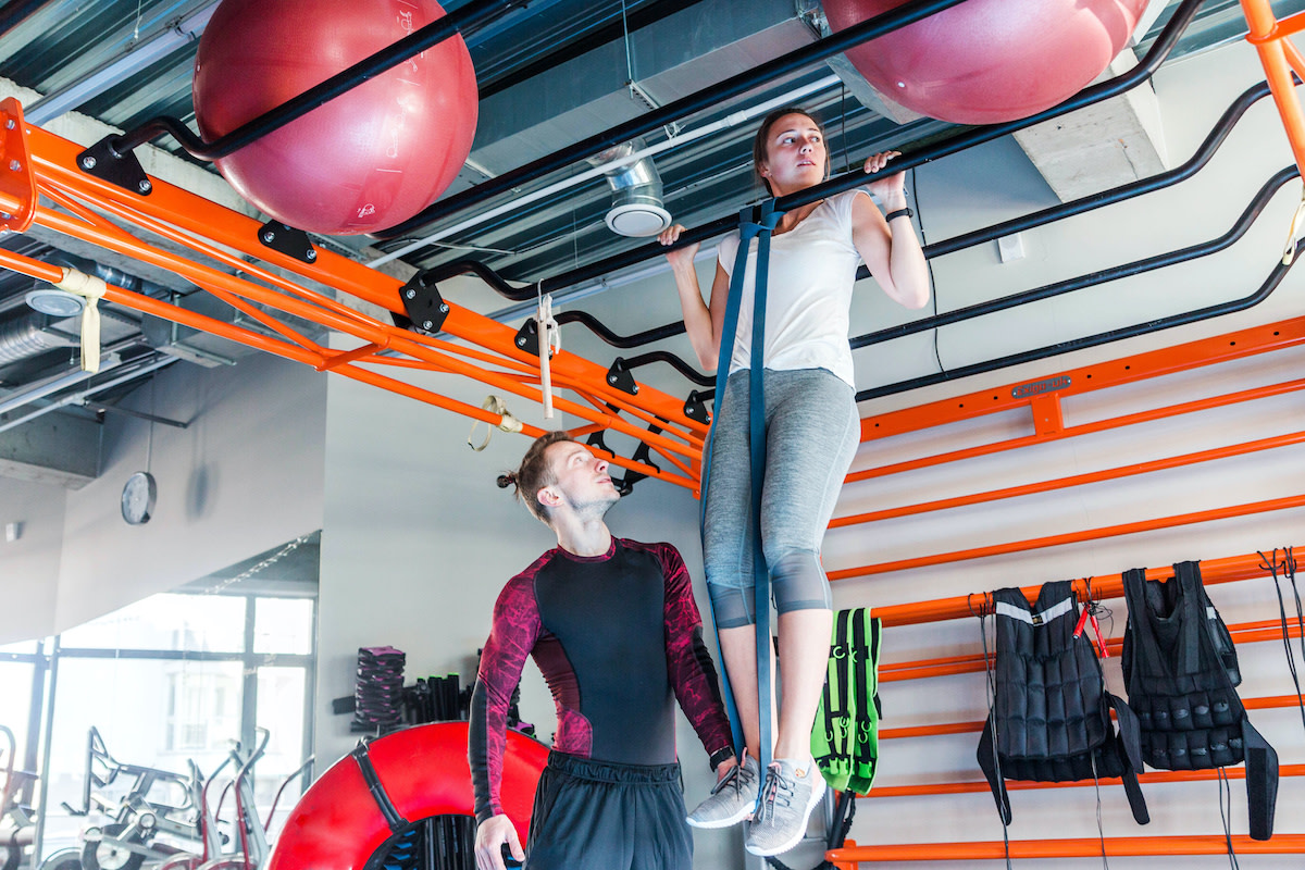 Assisted Pull-Ups Exercise Guide: How to Do an Assisted Pull-Up - 2022 ...