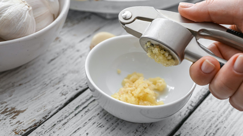 How to Use a Garlic Press: What Is a Garlic Press? - 2025 - MasterClass