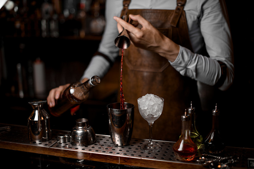 What’s the Difference Between a Mixologist and a Bartender? - 2025 - MasterClass