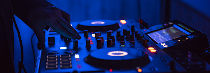 Glitch Music Guide: Characteristics and Origins of Glitch Music - 2026 ...