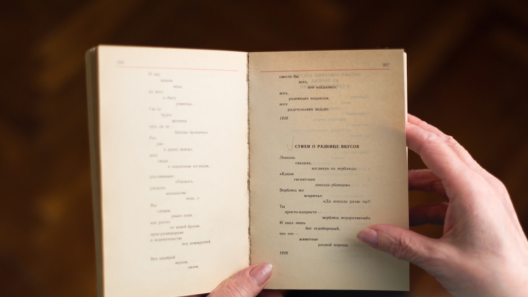 How to Analyze Poetry: 10 Steps for Analyzing a Poem - 2022 - MasterClass