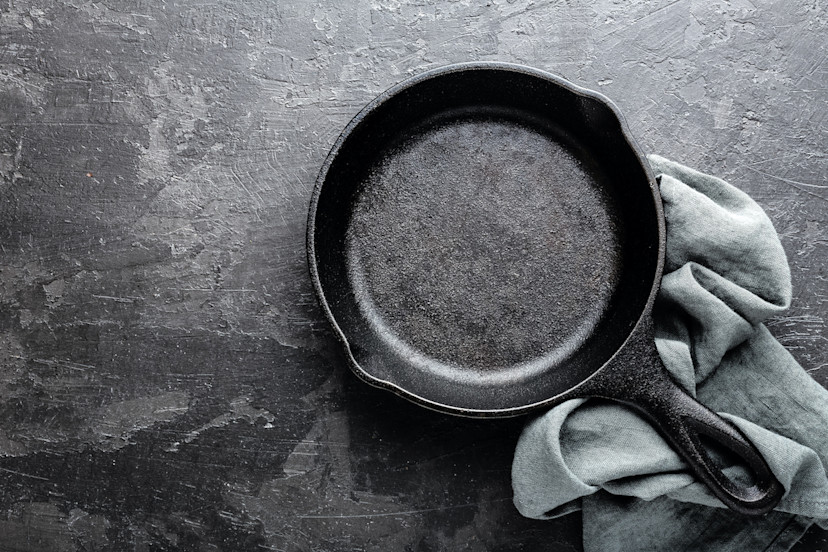 How to Store Cast-Iron Pans: 2 Methods for Storing Cast Iron - 2025 ...