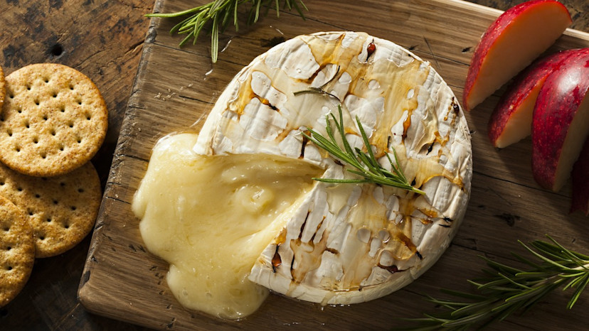 How to Make Baked Brie: Quick and Easy Baked Brie Recipe - 2025 ...