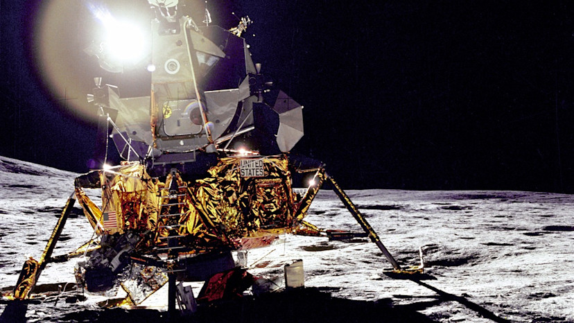 What Is a Lunar Lander? Learn How the Apollo Lunar Module Was Designed ...