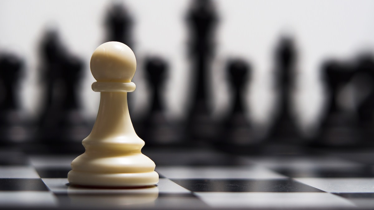 Chess 101: What Is a Poisoned Pawn? Learn What Makes the Poisoned Pawn ...