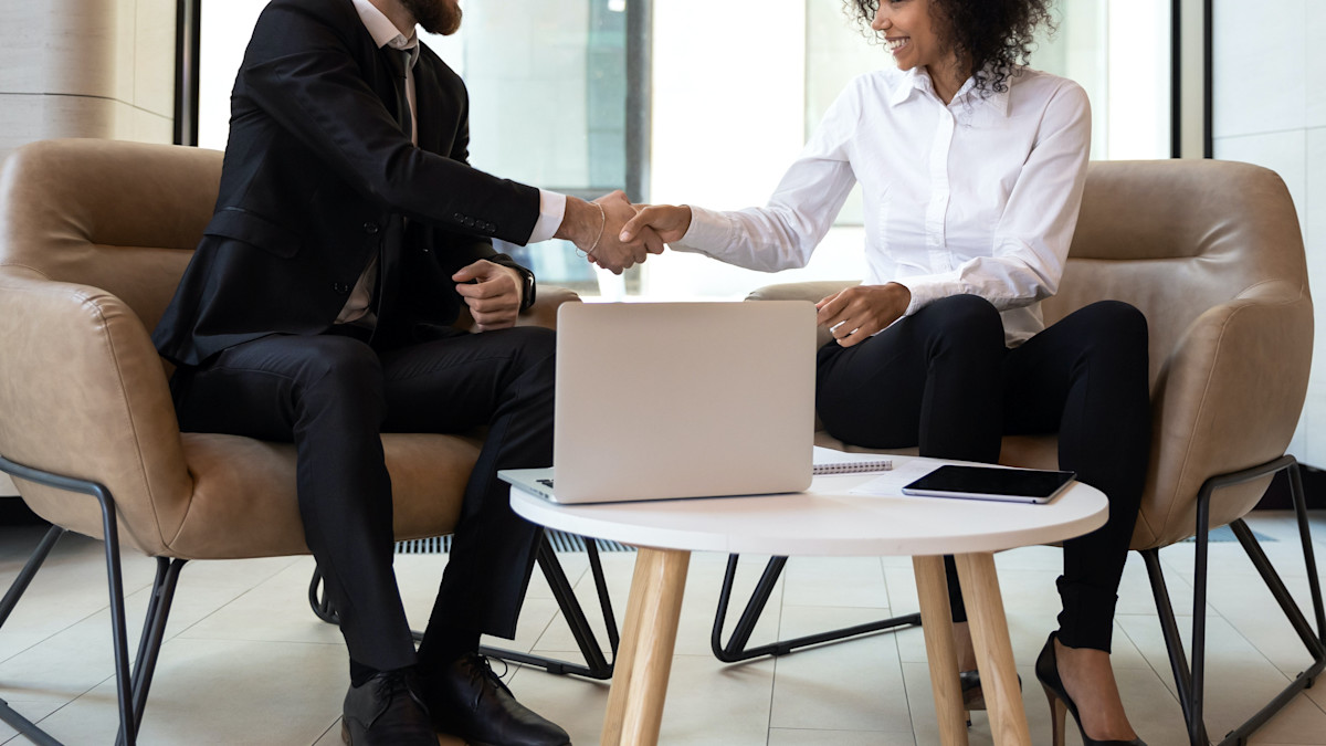 How a Monopsony Works: 3 Examples of Monopsonies - 2022 - MasterClass