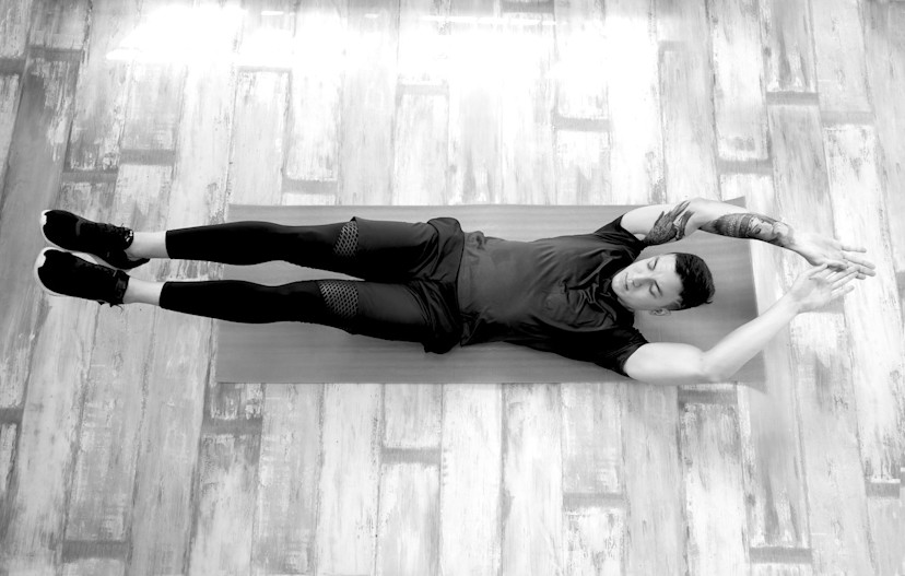 Hollow Body Hold Exercise Guide: How to Do a Hollow Body Hold - 2025 ...