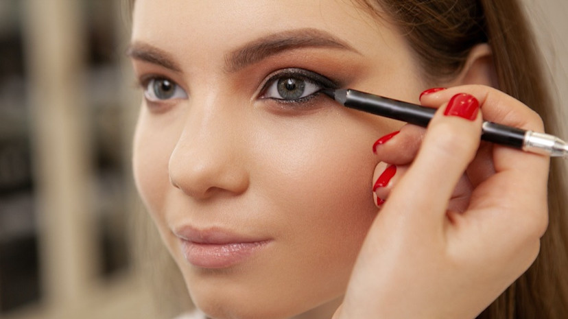 How to Apply Under-Eye Eyeliner: 6 Tips for Under-Eye Makeup - 2025 ...