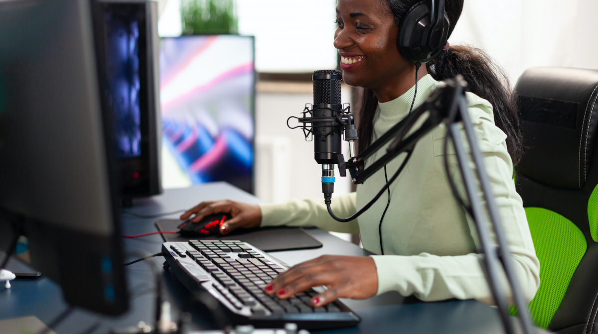 7 Streaming Room Ideas: Gaming Room Setup for Livestreams - 2022 ...