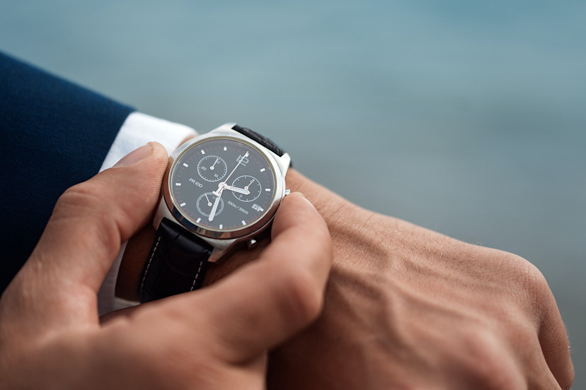 How to Wear a Watch: 3 Tips for Choosing a Watch - 2025 - MasterClass