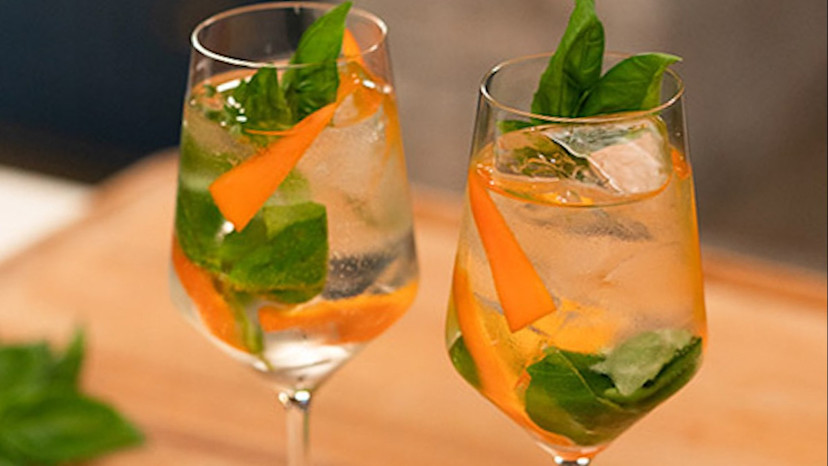 How to Make a Sherry Cocktail: Sherry Spritz Recipe - 2026 - MasterClass