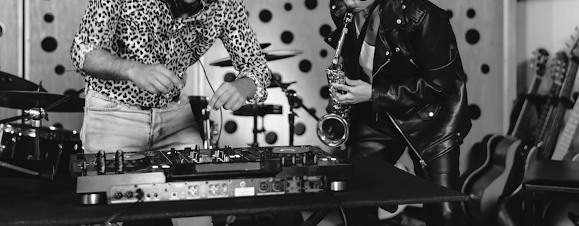 Acid Jazz Music Guide: 4 Characteristics of Acid Jazz - 2025 - MasterClass