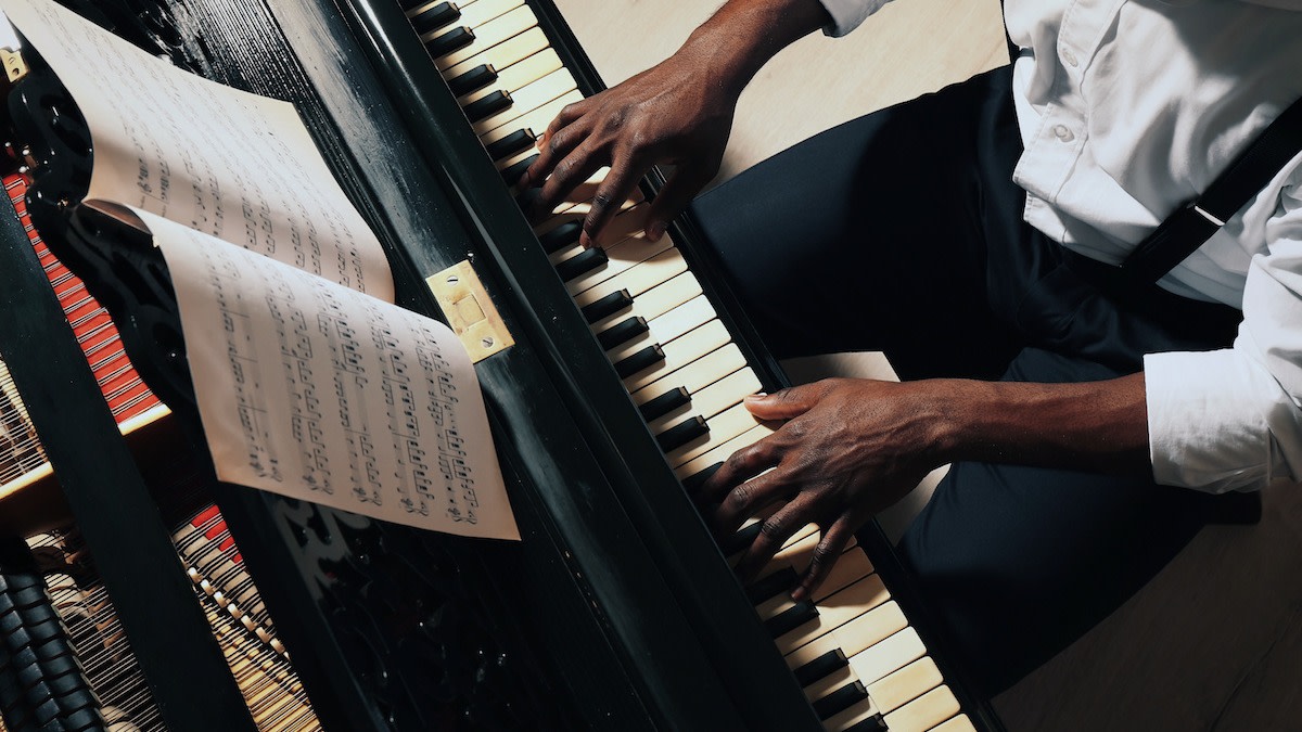 How to Play Musical Trills: 3 Ways to Play Trills - 2022 - MasterClass