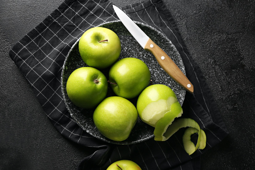 How to Peel an Apple: 3 Methods for Peeling Apples - 2026 - MasterClass
