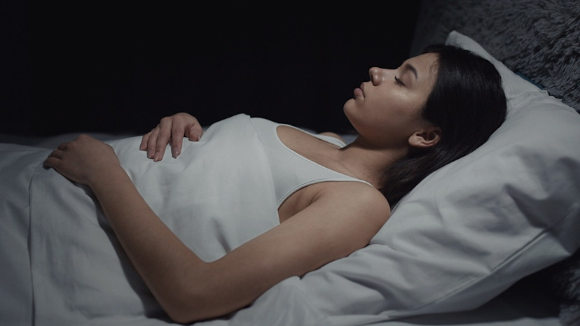 How to Sleep on Your Back: 5 Tips for Back Sleepers - 2025 - MasterClass