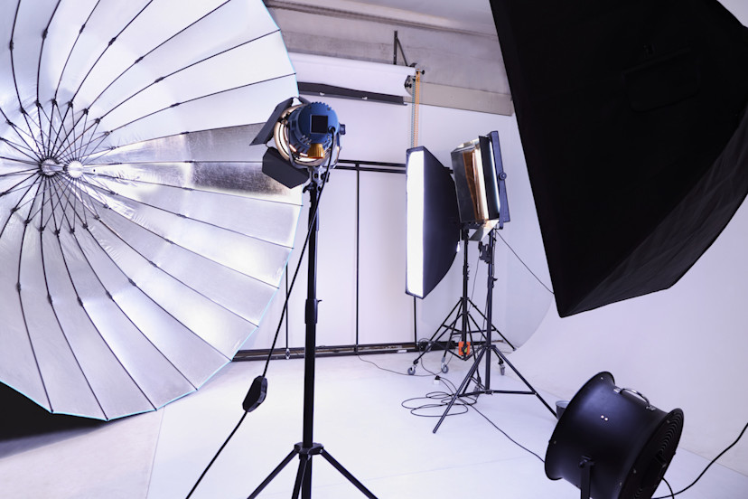 What Are Strobe Lights in Photography? Strobe vs. Speedlights - 2025 ...