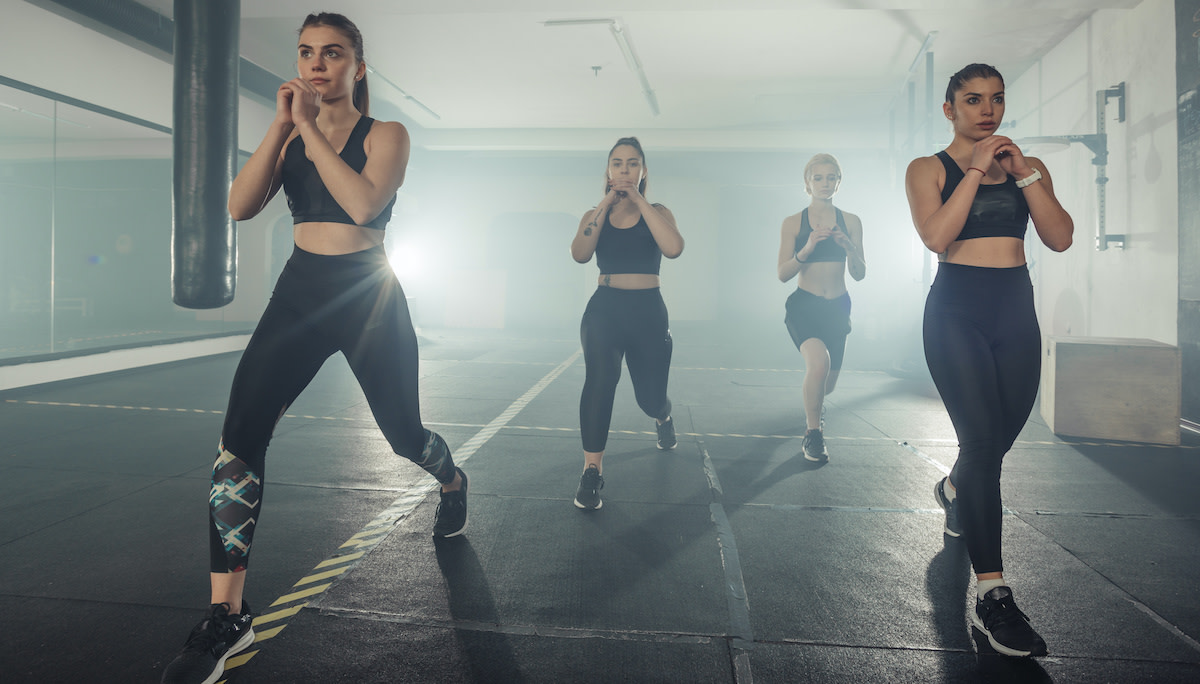 Scissor Jump Guide: How to Do Scissor Jumps Properly - 2022 - MasterClass