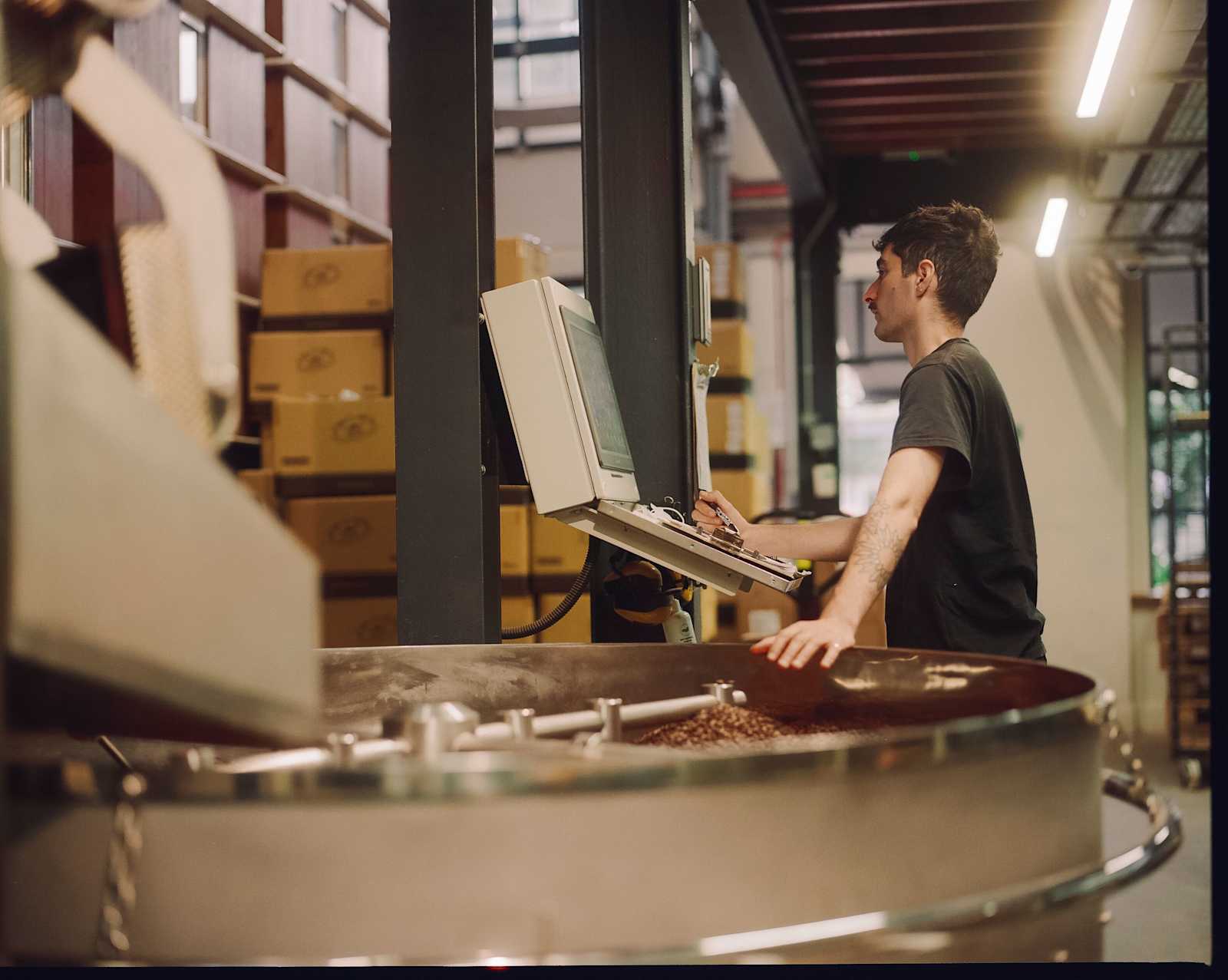 Coffee roasting methods — Drum roasting vs Hot air roasting | Allpress ...