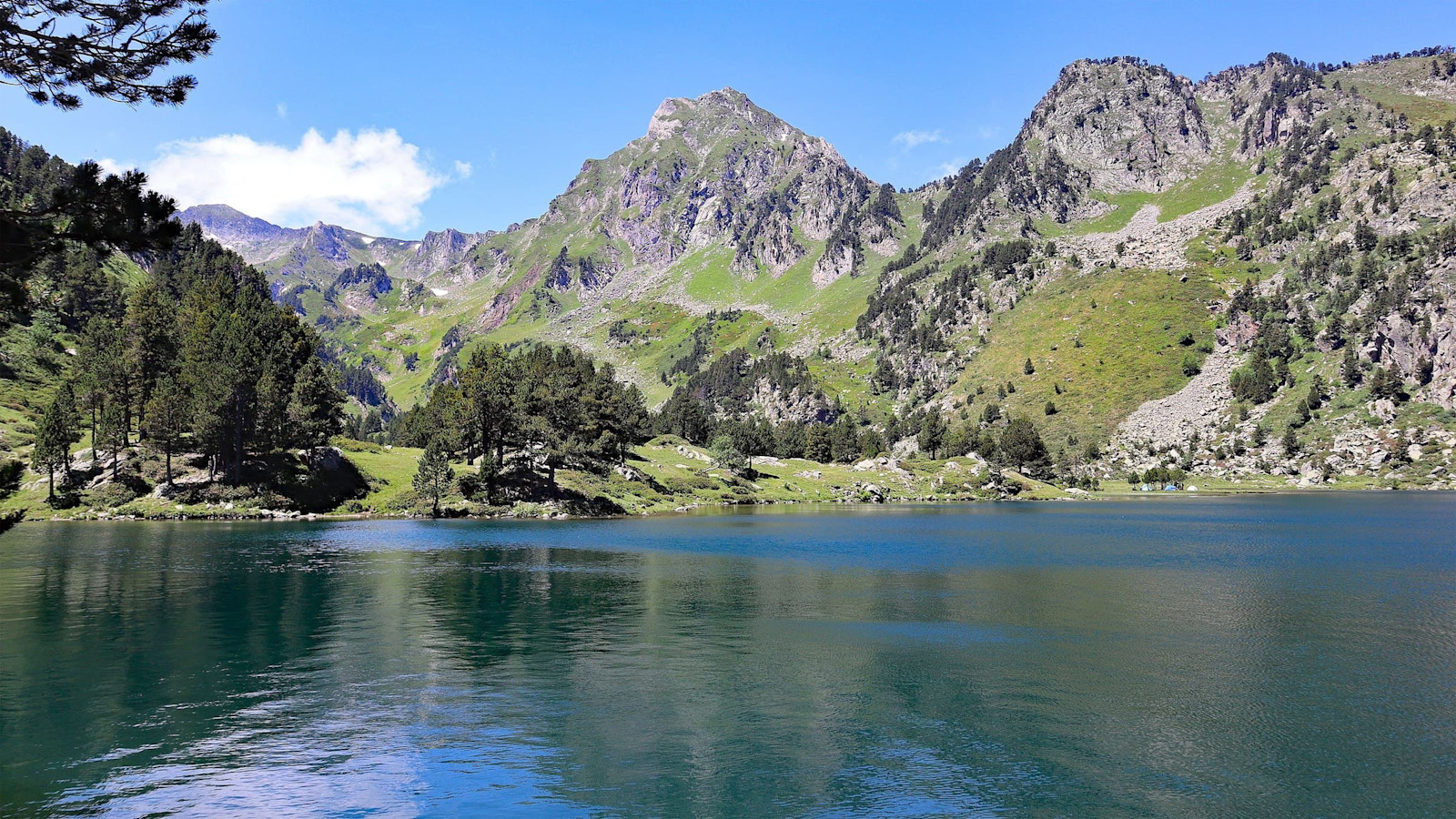 Let's discover the most beautiful peaks of the Pyrénées
