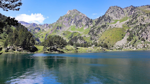 Let's discover the most beautiful peaks of the Pyrénées