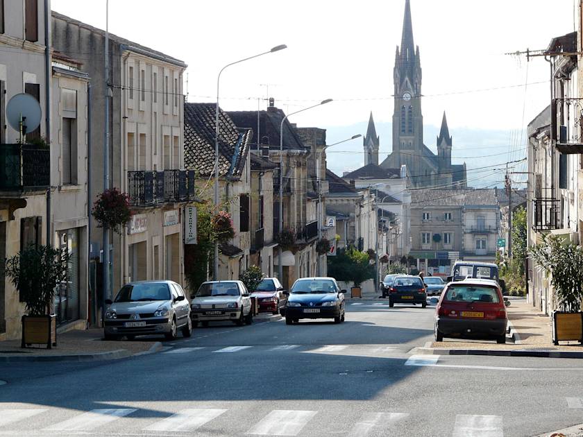 Découvrez Fumel: guide ultime pour des vacances avec Pure France